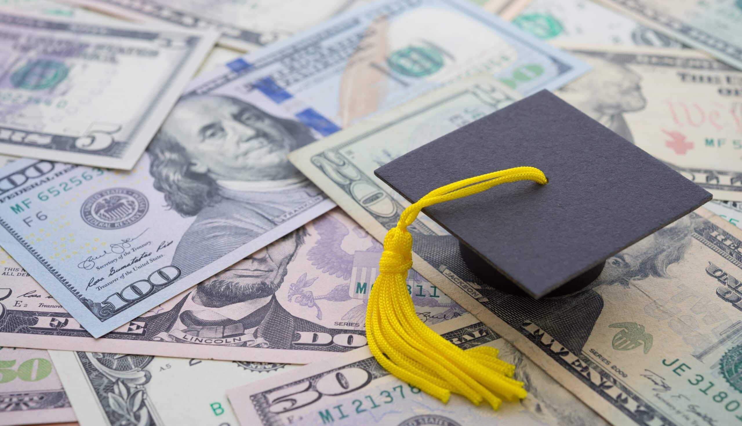 4 Ways Wealth Advisors Can Capitalize on Graduation Season - Mphasis Silverline